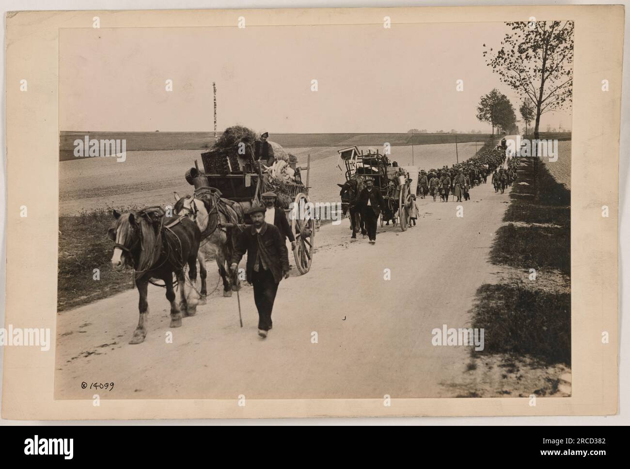 Soldaten stehen in formation -Fotos und -Bildmaterial in hoher ...