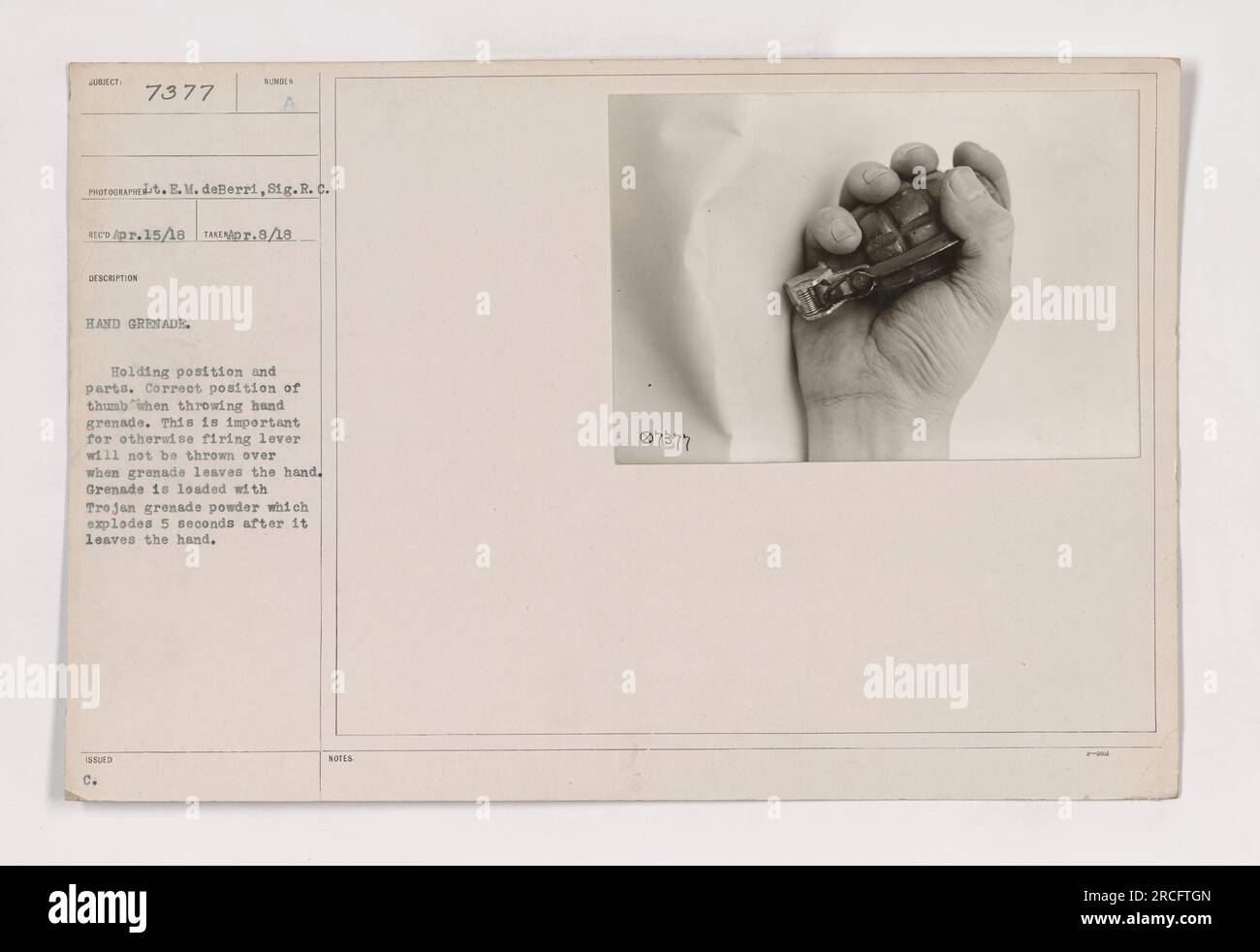 Umgang mit granaten -Fotos und -Bildmaterial in hoher Auflösung – Alamy
