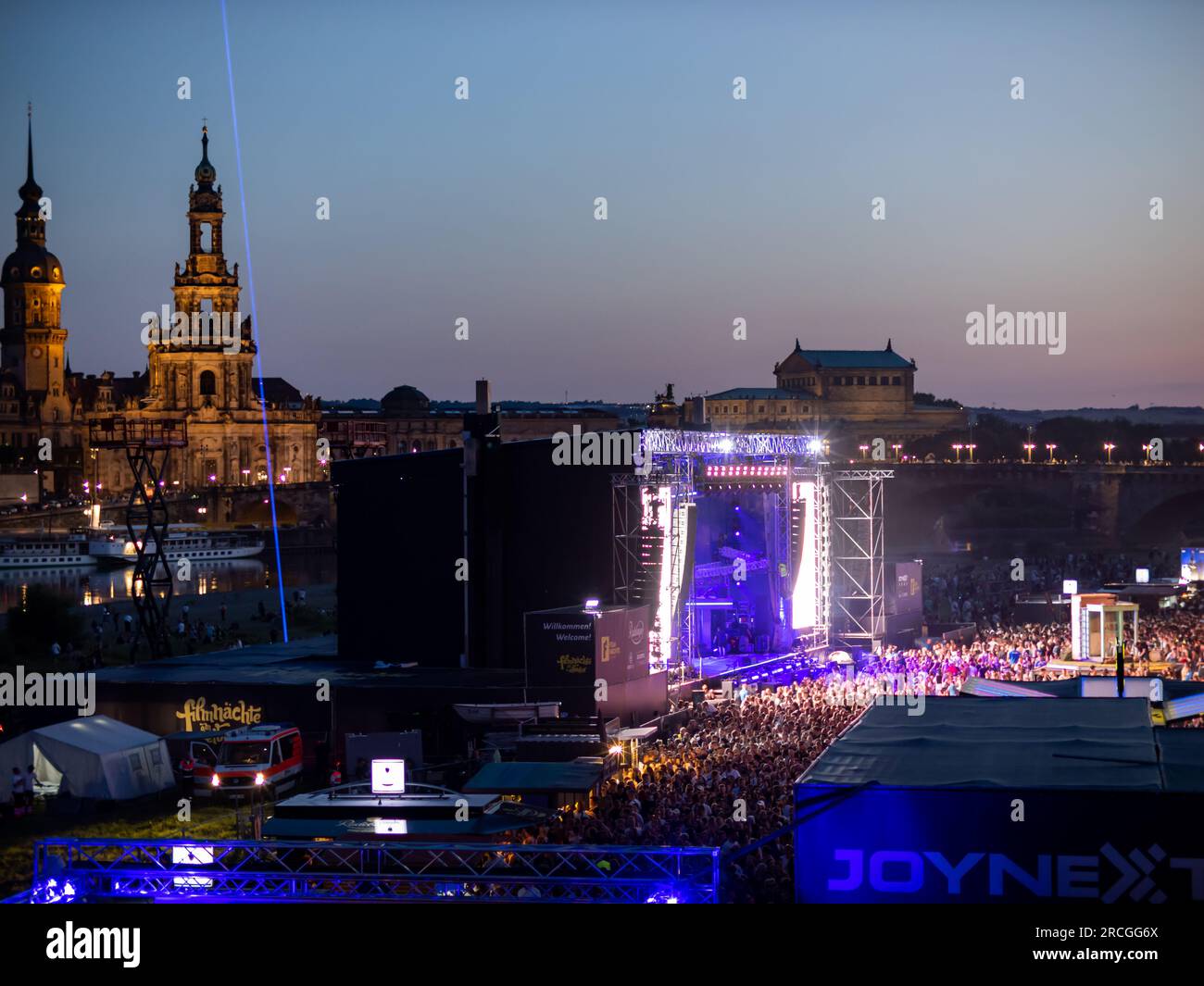 Filmnachte am elbufer -Fotos und -Bildmaterial in hoher Auflösung – Alamy