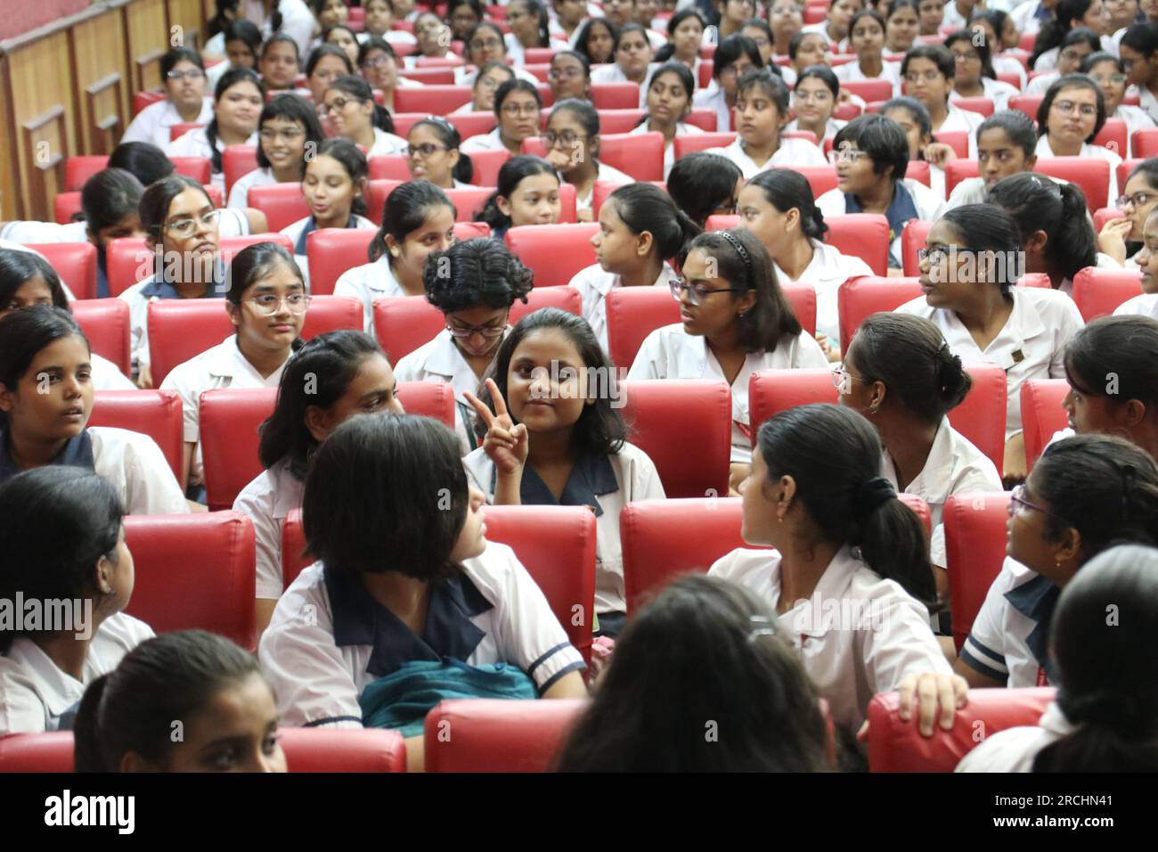 Die Schüler der Mahadevi Birla School sehen live die Chandrayaan-3 ...