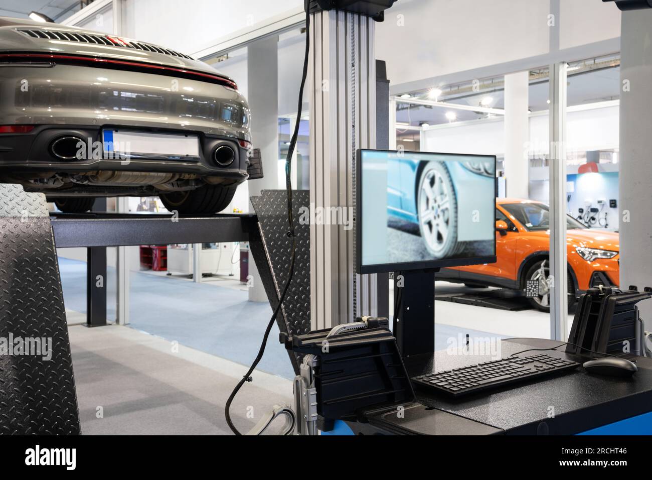 Oberklassewagen mit frontantrieb -Fotos und -Bildmaterial in hoher Auflösung – Alamy