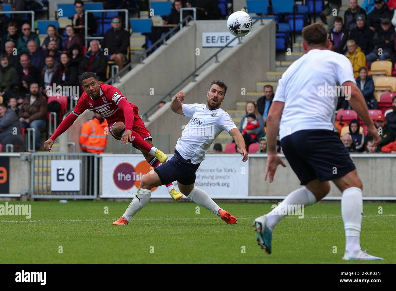 Samuel Silvera schießt beim Vorsaison-Spiel York City gegen ...