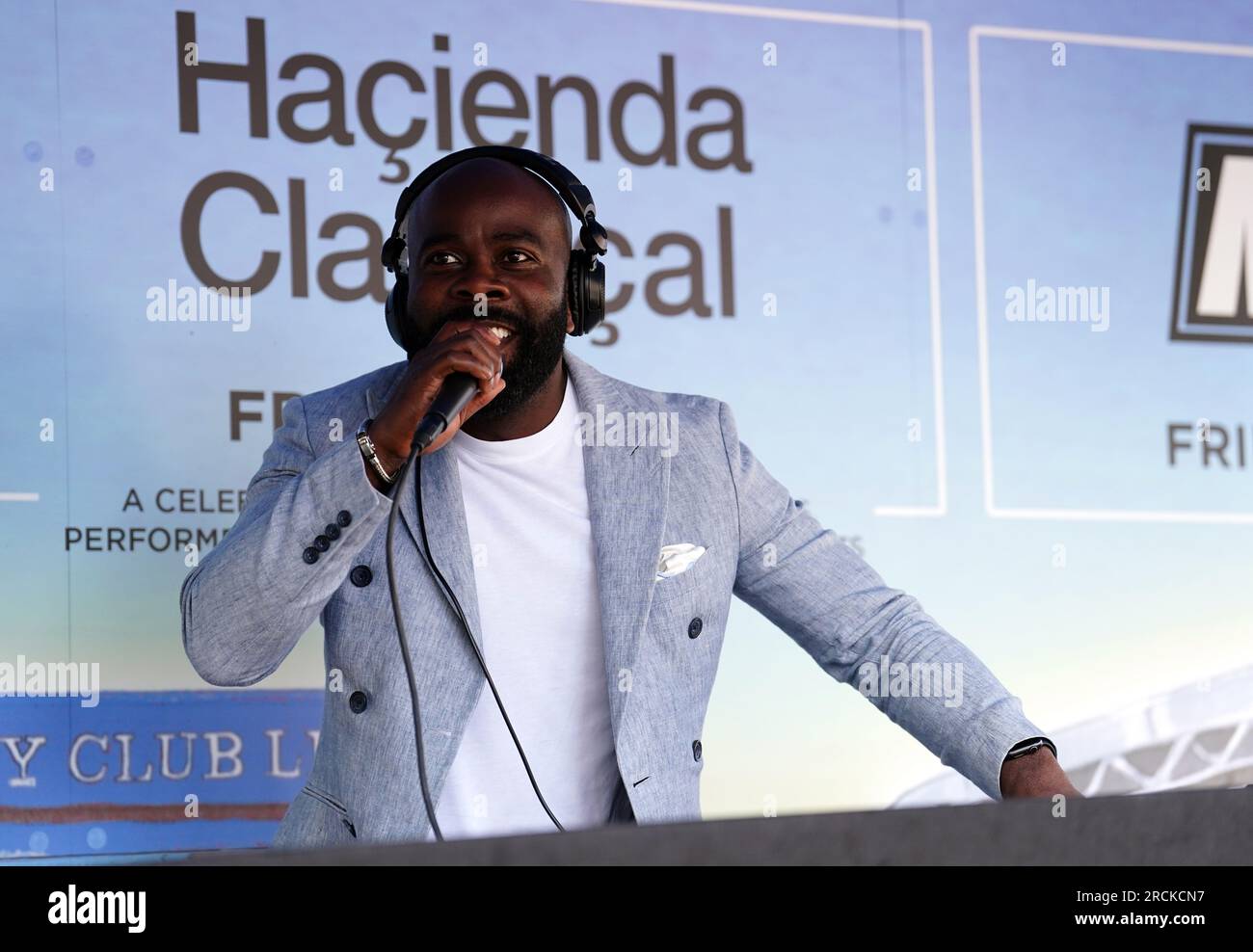 Melvin Odoom bei einem DJ, der am Juli-Cup-Tag des Boodles-Festivals ...