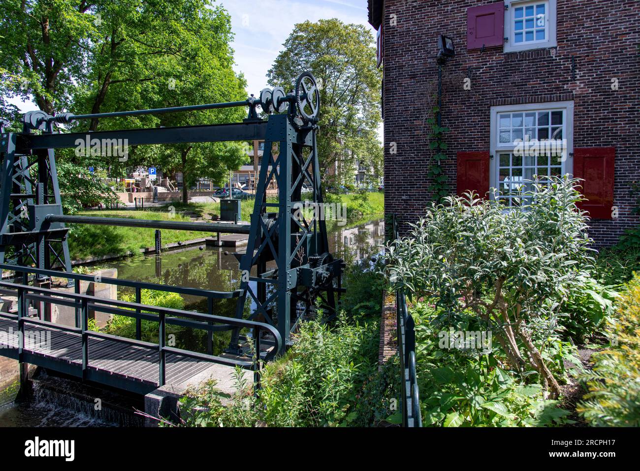 Gleitendes wehr -Fotos und -Bildmaterial in hoher Auflösung – Alamy