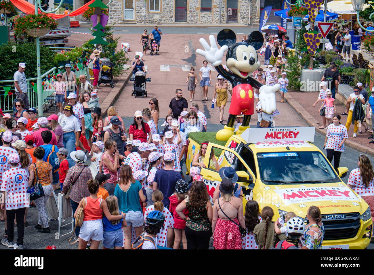 Caravane publicitaire tour de france -Fotos und -Bildmaterial in hoher Auflösung – Alamy