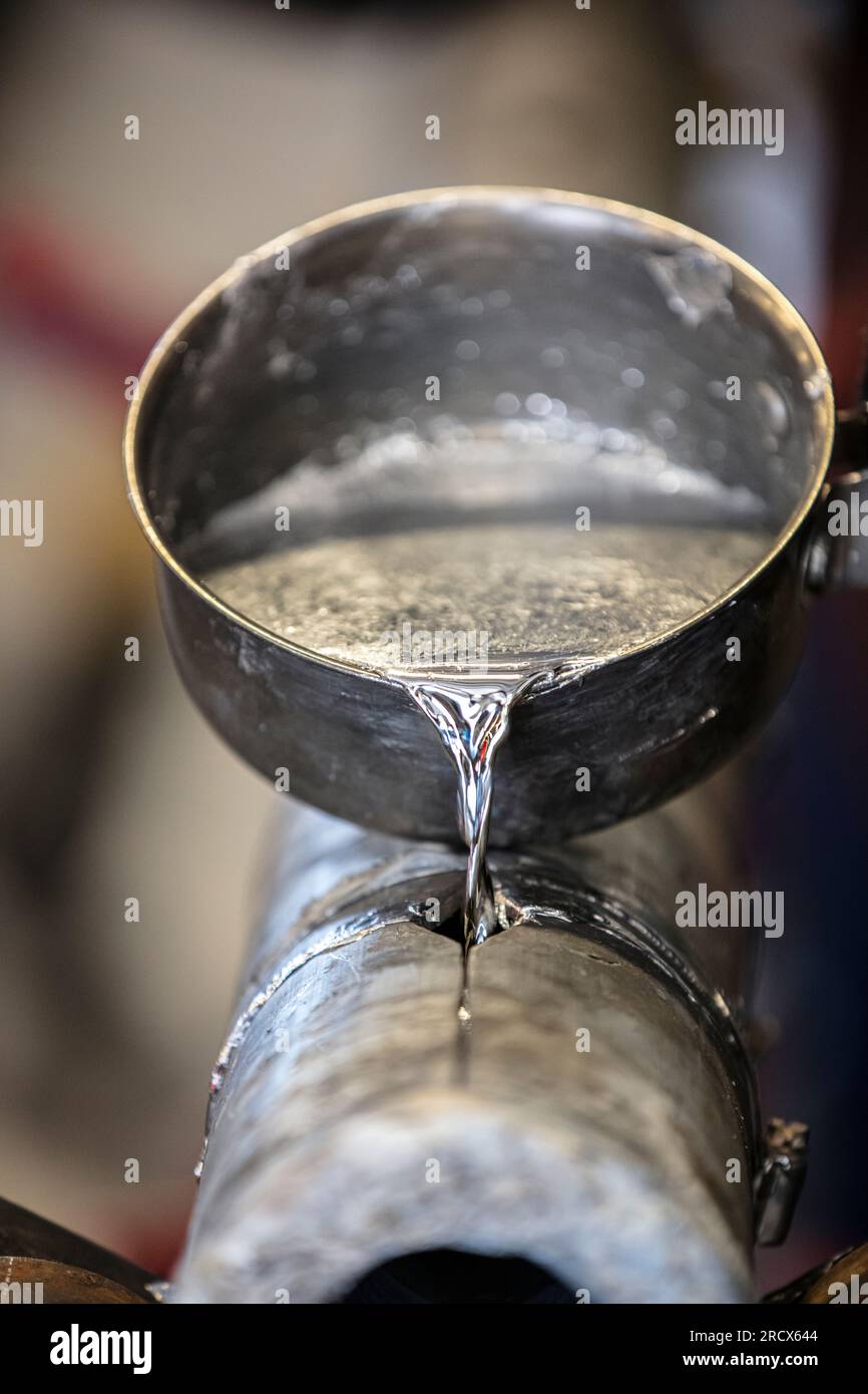 Molten aluminum -Fotos und -Bildmaterial in hoher Auflösung – Alamy