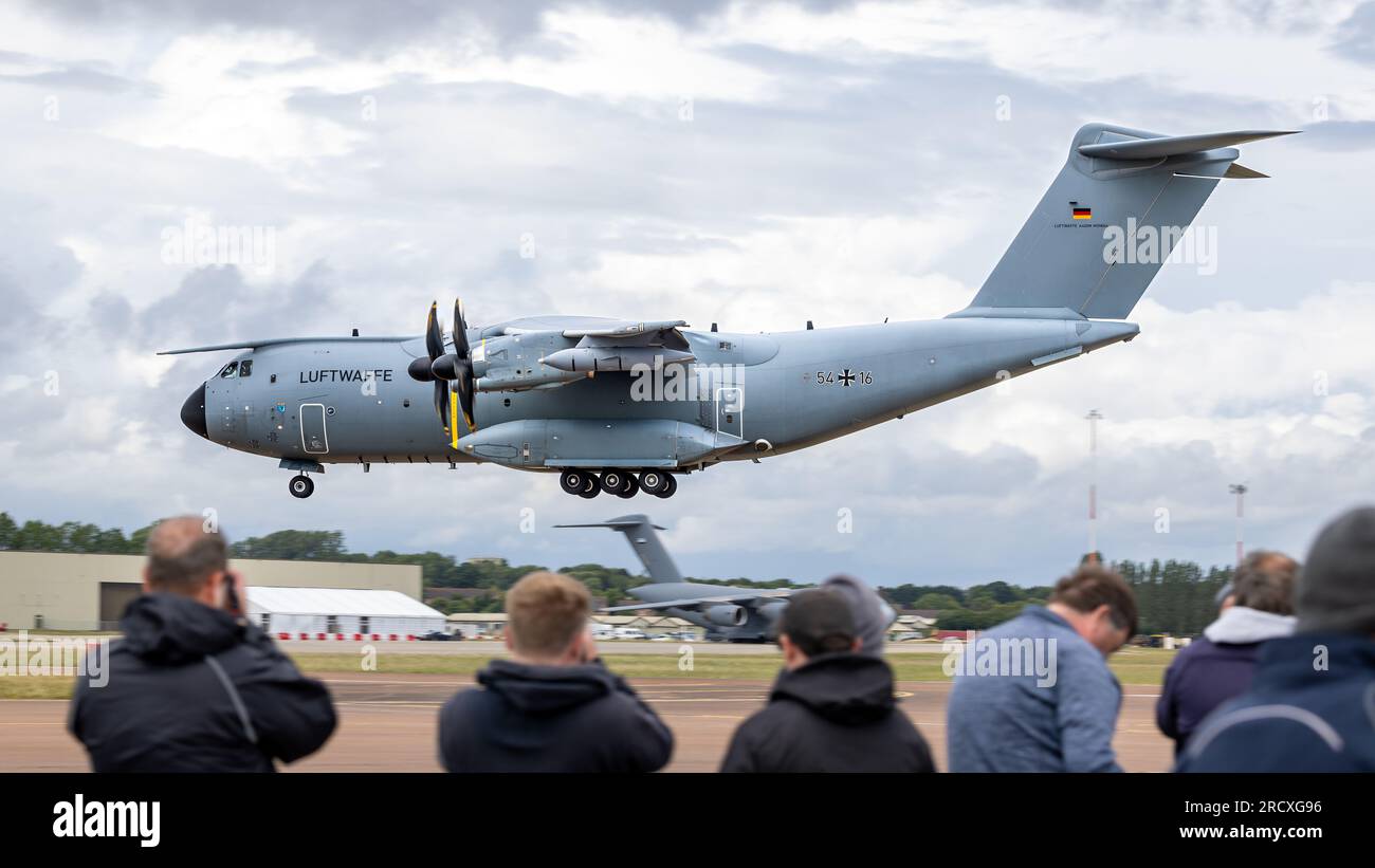 Deutsche Luftwaffe - Airbus A400M Atlas trifft auf der RAF Fairford ein ...