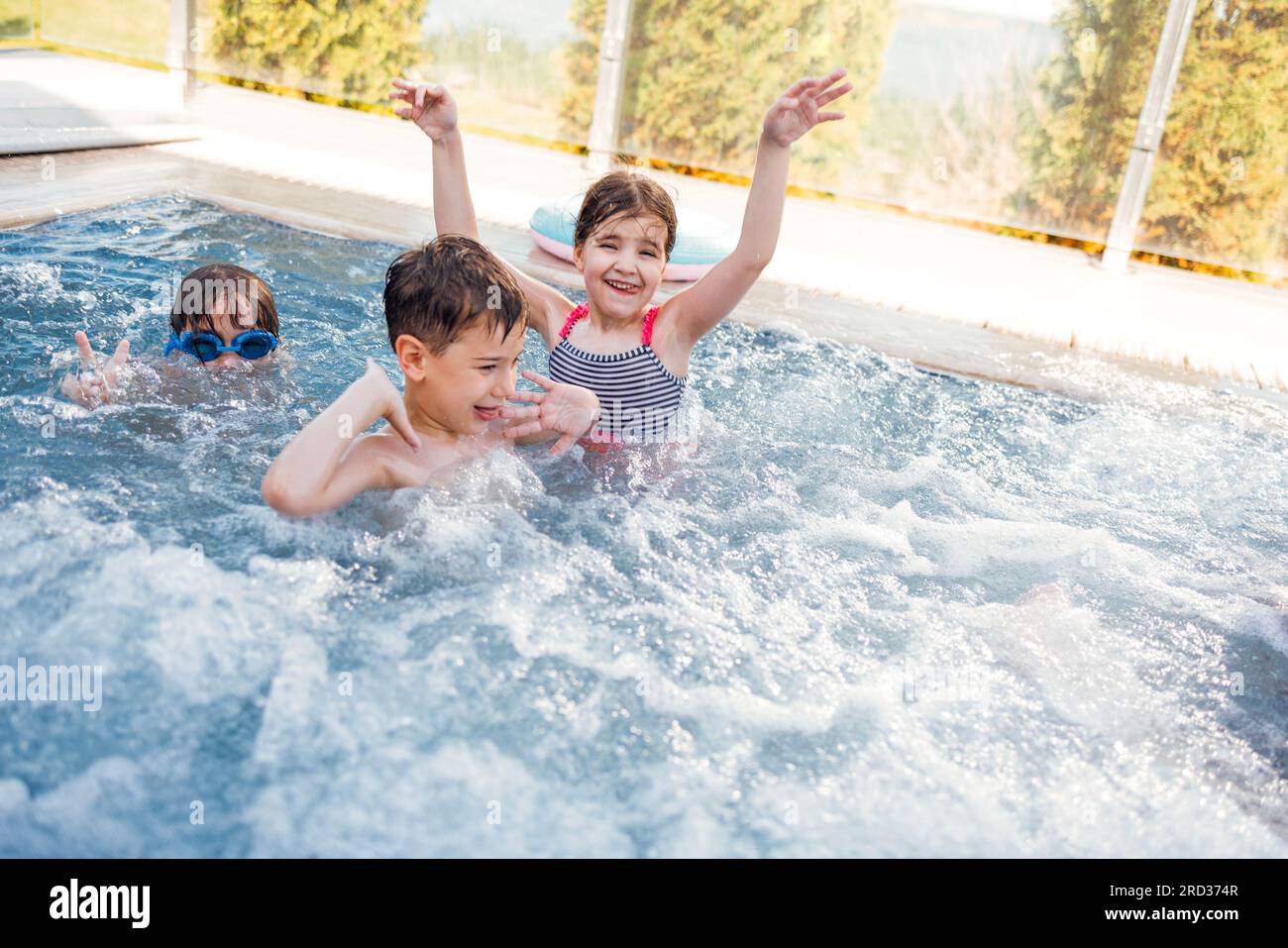 Kinder spa -Fotos und -Bildmaterial in hoher Auflösung – Alamy