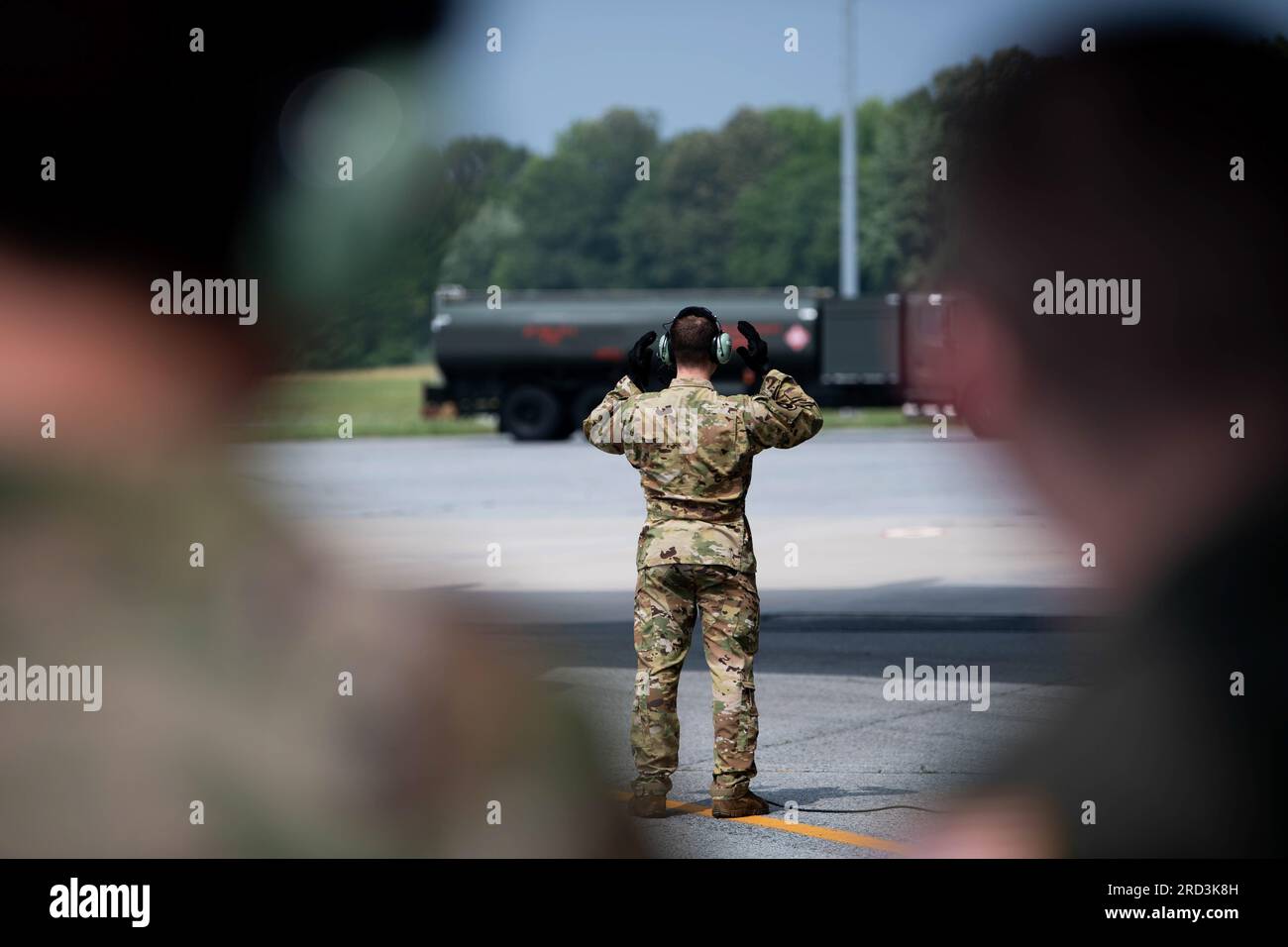 Airman 1. Klasse Daniel Jones, 9. Airlift-Geschwader-Ladermeister ...
