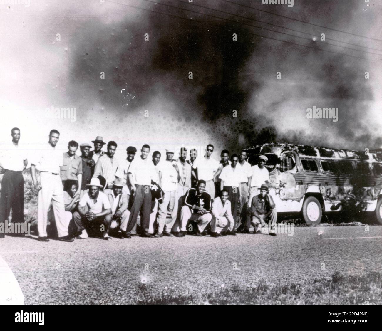 Die Kansas City Monarchs mit Schiedsrichter Bob Motley, Spieler Buck O ...