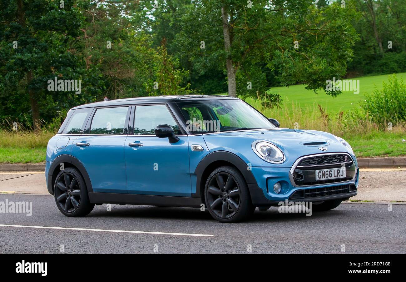 Blauer Mini Cooper