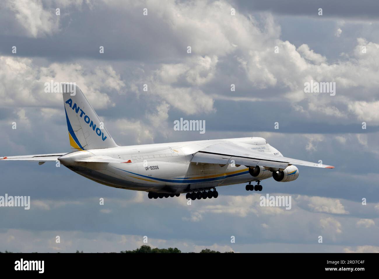 Antonov an 124 100m 150 -Fotos und -Bildmaterial in hoher Auflösung – Alamy