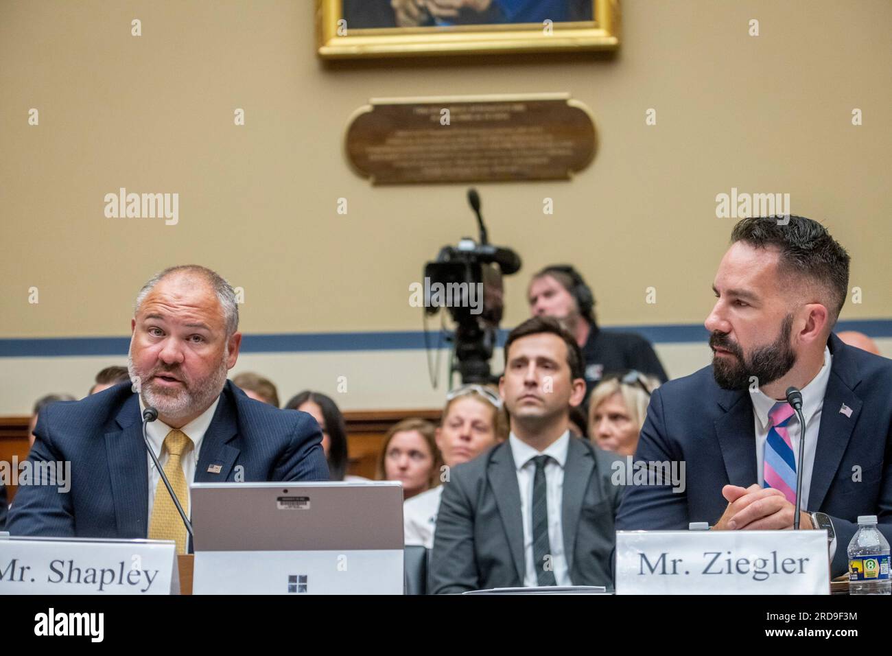 Internal Revenue Service Supervisory Special Agent Gary Shapley, Left ...