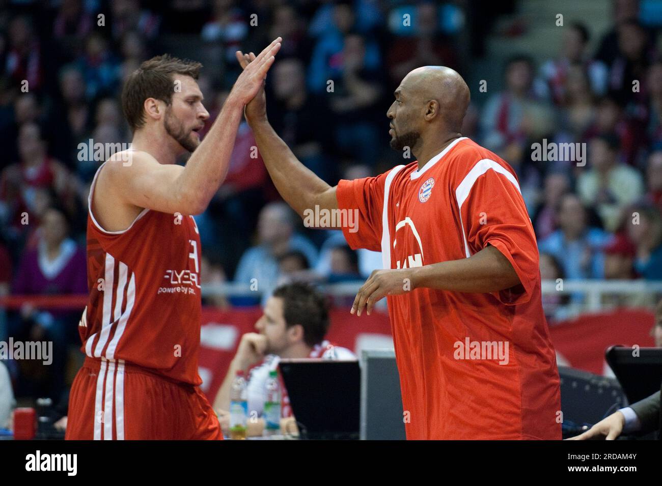 Geste 2000er jahre -Fotos und -Bildmaterial in hoher Auflösung – Alamy