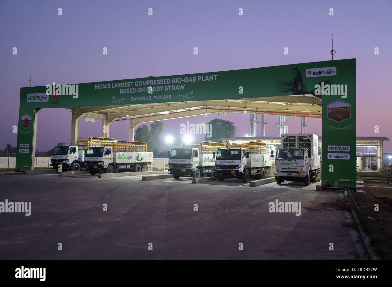 INDIEN, Punjab, Lehragaga, VERBIO Biogasanlage Verarbeitung von Rohreis ...