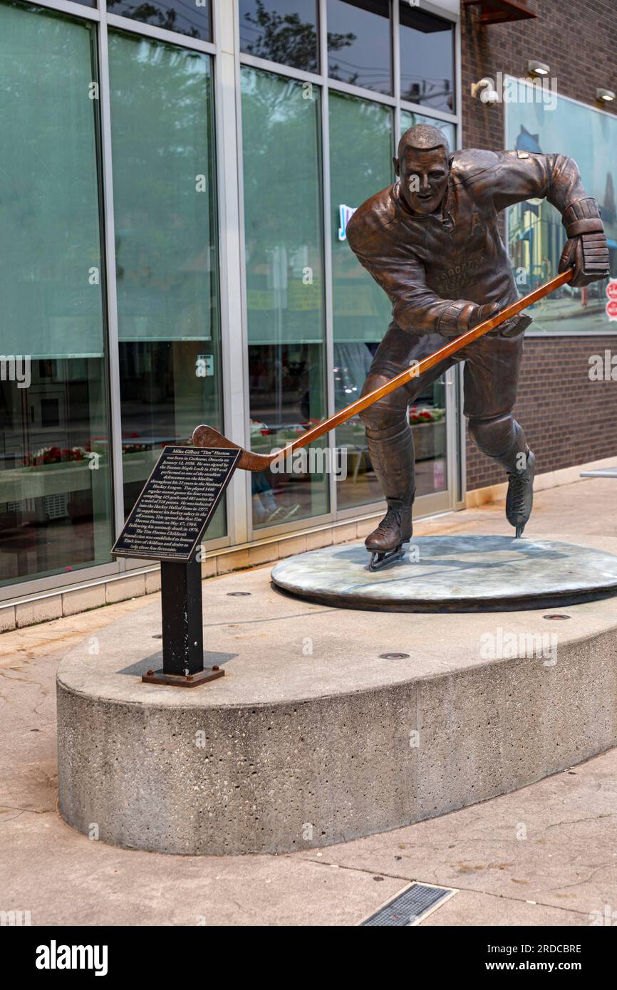 Tim horton statue -Fotos und -Bildmaterial in hoher Auflösung – Alamy