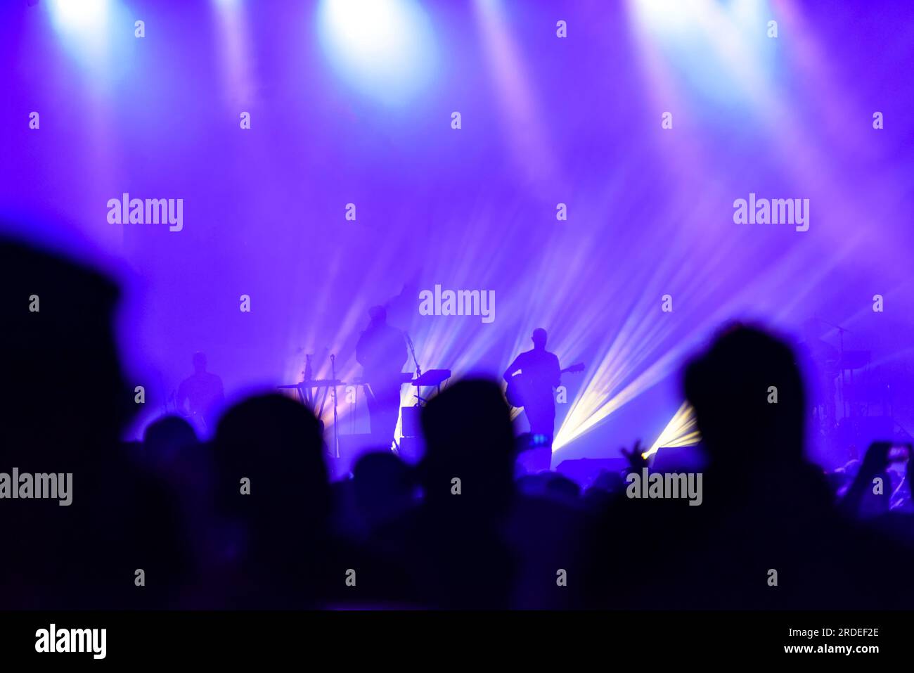 Silhouette des publikums -Fotos und -Bildmaterial in hoher Auflösung – Alamy