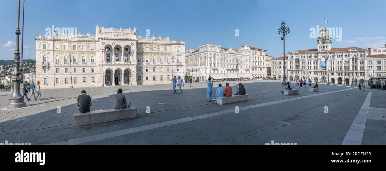 TRIEST, ITALIEN - Mai 29 2023: Panoramablick auf die Stadt mit ...