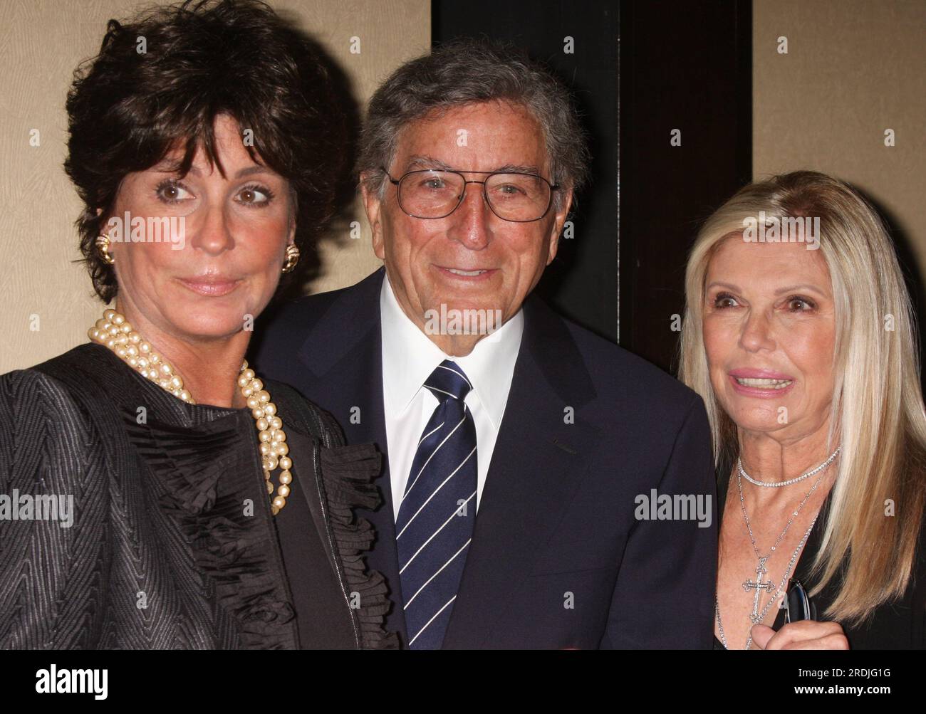 Tina Sinatra, Tony Bennett und Nancy Sinatra nehmen am 25. März 2010 an ...