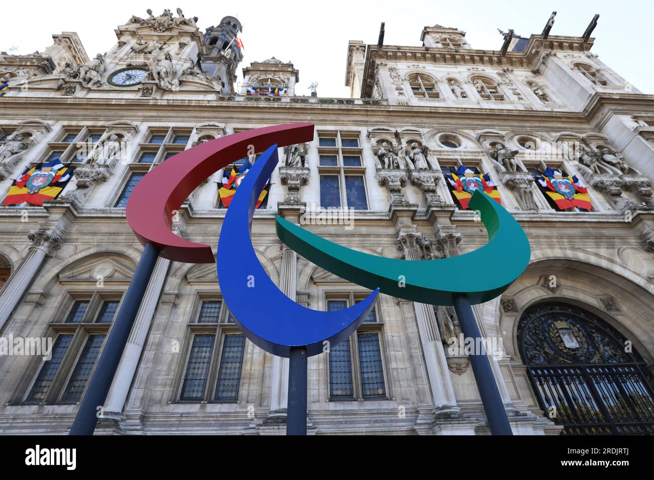 A photo shows the Paralympic symbols in front of Paris City Hall (Hôtel ...