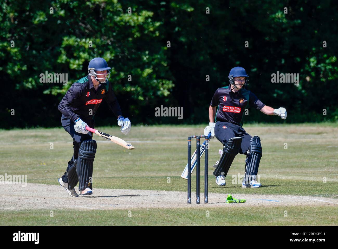 Clydach, Wales. 3. Juni 2023 Eine Verwechslung zwischen den Schlagmännern Gareth Ansell von ...