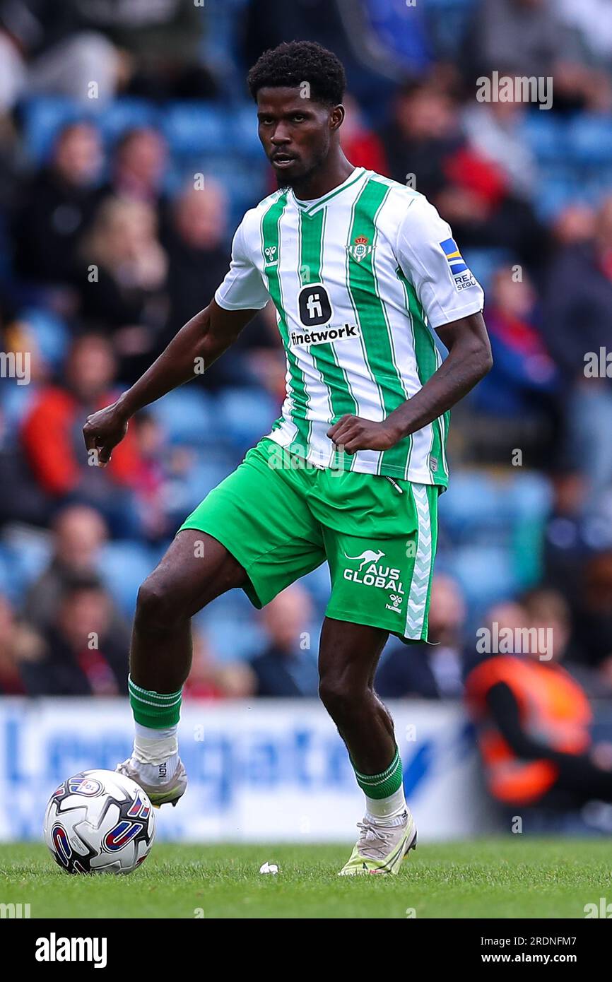 Paul Akouokou #4 of Betis während des Vorsaison Freundschaftsspiels ...
