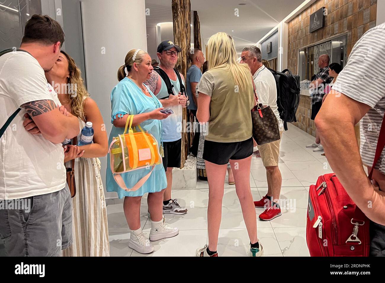 Das Lindos Grand Hotel and Spa wird evakuiert, während die Waldbrände ...