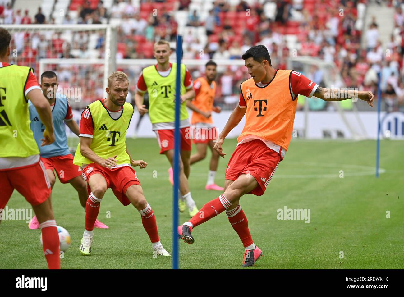 Minjae KIM (FC Bayern München), Action, Duels gegen Konrad LAIMER (FC ...