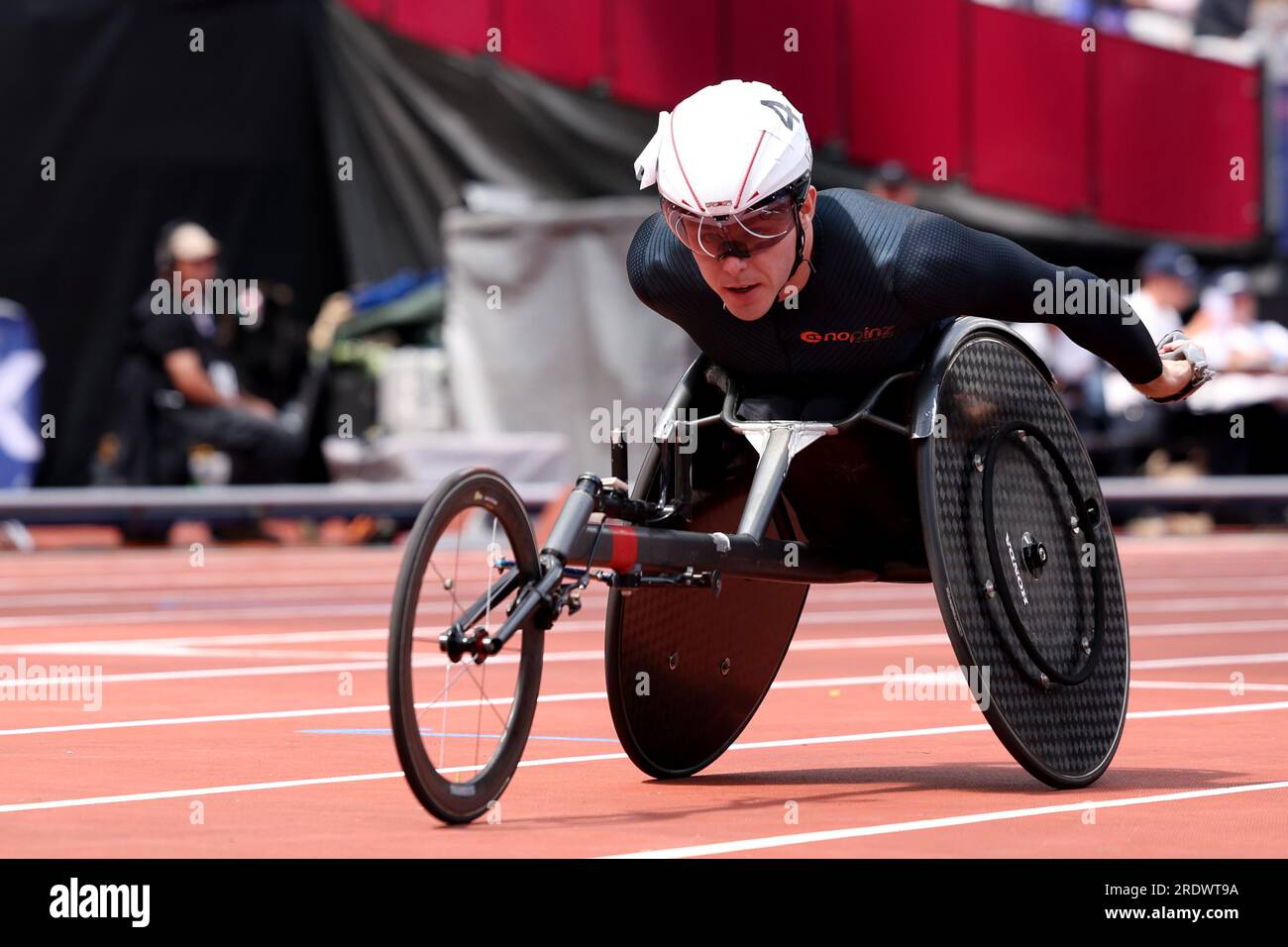 Herren rollstuhl 1500m -Fotos und -Bildmaterial in hoher Auflösung – Alamy