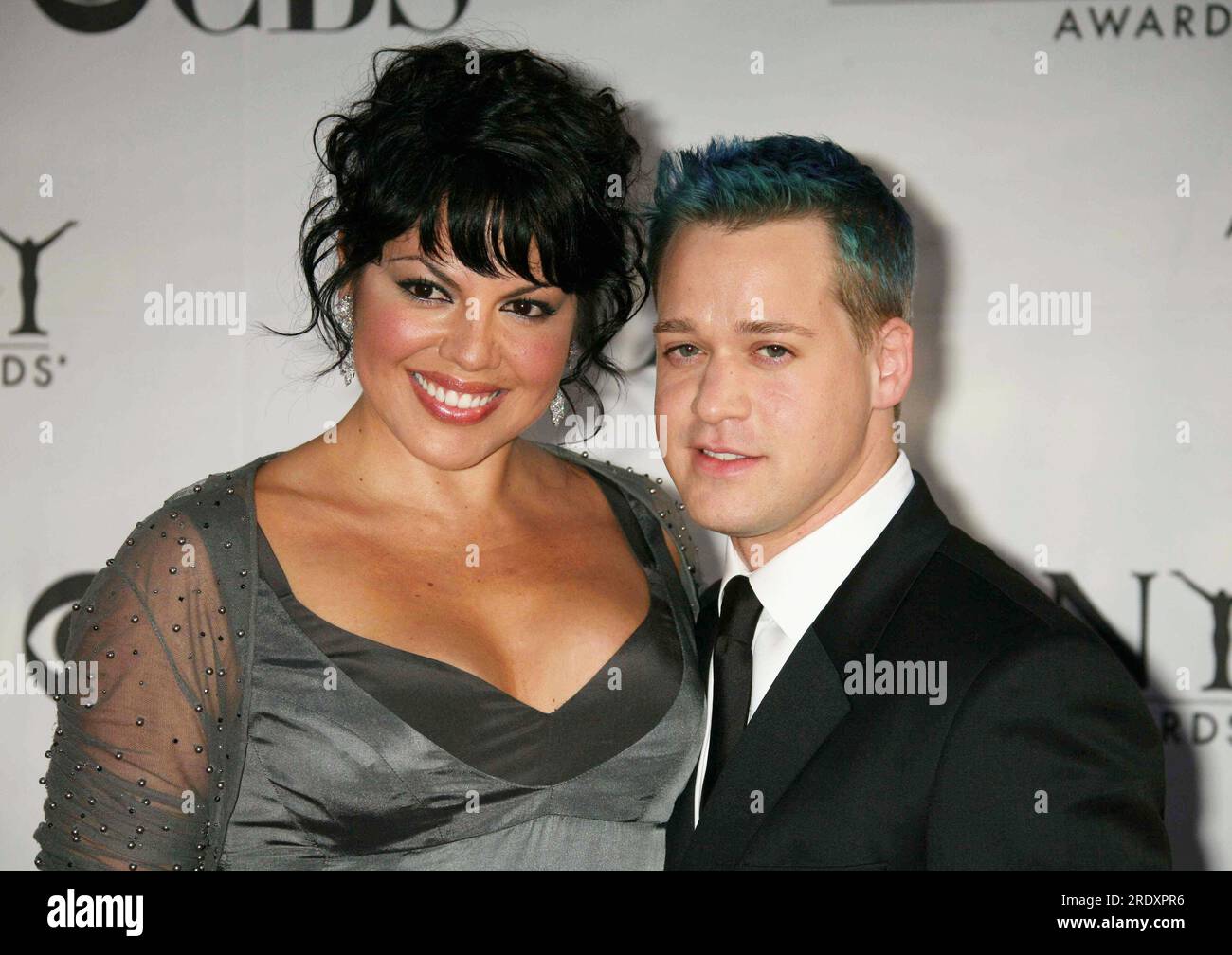 Sara Ramirez und T. R. Knight nehmen am 11. Juni 2006 an den jährlichen ...