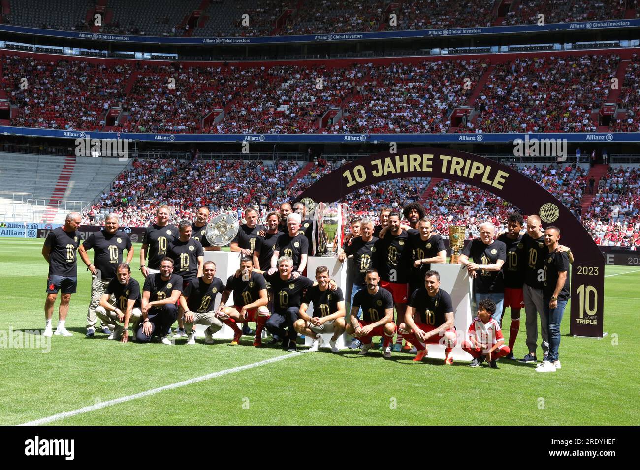 Zehn jahre triple gewinner -Fotos und -Bildmaterial in hoher Auflösung ...
