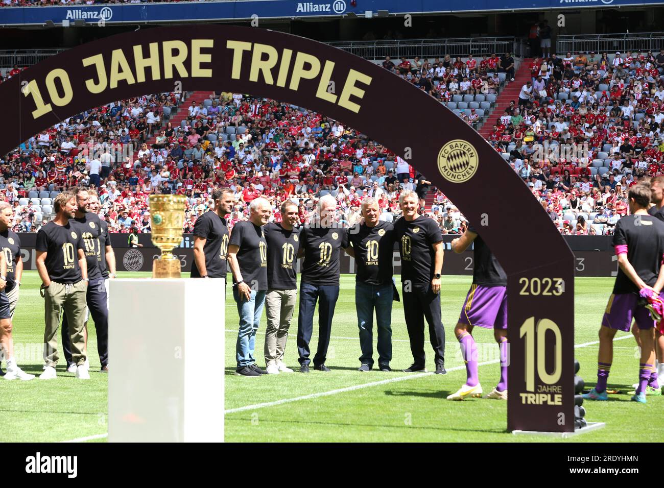 Zehn jahre triple gewinner -Fotos und -Bildmaterial in hoher Auflösung ...