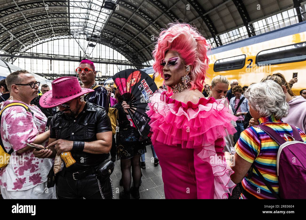 Pink monday express -Fotos und -Bildmaterial in hoher Auflösung – Alamy