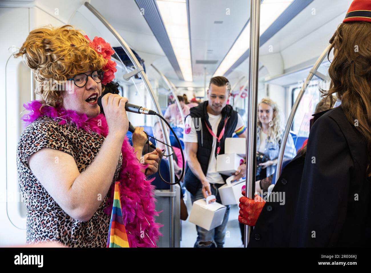 Pink monday express -Fotos und -Bildmaterial in hoher Auflösung – Alamy