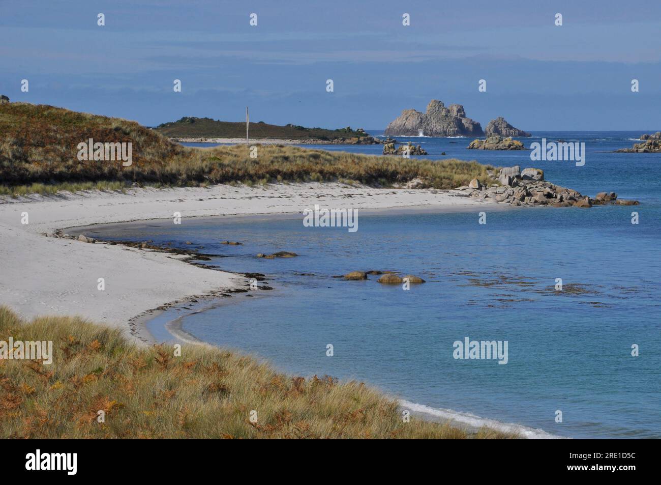 Blick über den weißen Sand von Rushy Porth und Rushy Point in Richtung ...