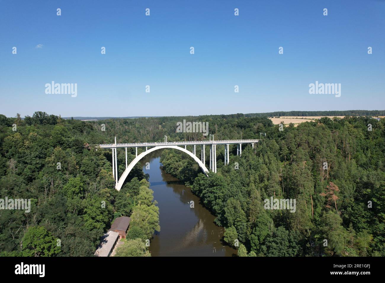 Die Bechyne Bridge oder Bechyne Rainbow, Selten Rainbow Bridge ist eine ...