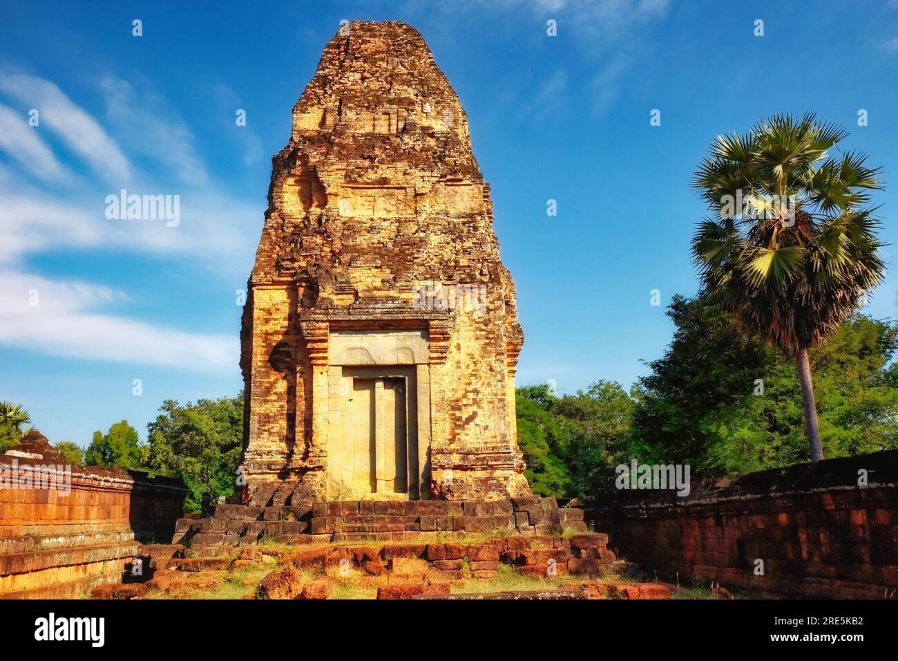 Das architektonische Werk des Khmer-Reiches ist der laterite Tempel von ...