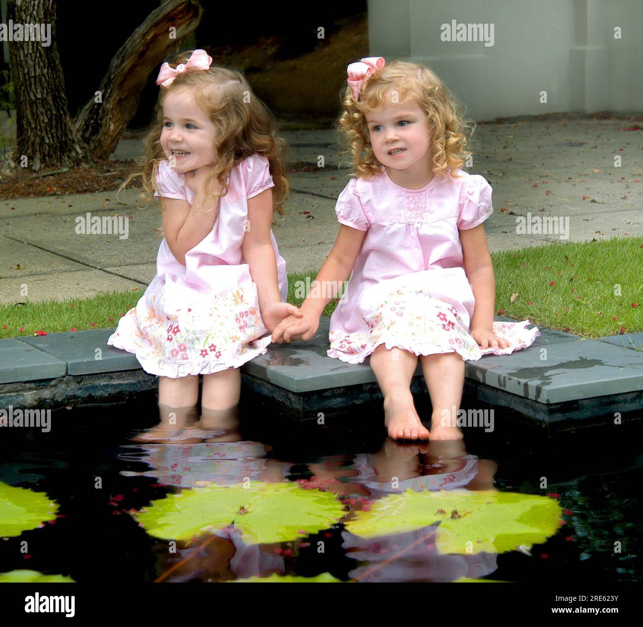 Junge mädchen mit hübschen füssen -Fotos und -Bildmaterial in hoher ...