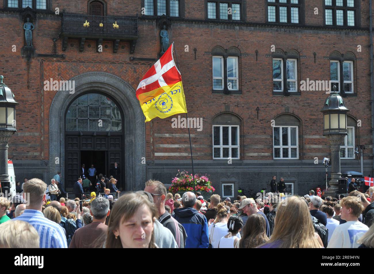 26. Juli 2023/Dänen treffen sich auf dem Rathausplatz von Kopenhagen ...