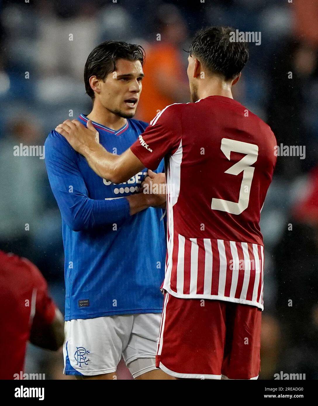 Die Rangers' Ianis Hagi (links) und Olympiacos' Panagiotis Retsos ...