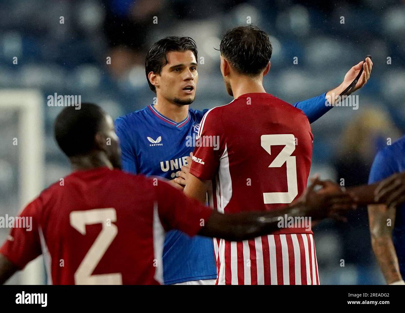 Die Rangers' Ianis Hagi (links) und Olympiacos' Panagiotis Retsos ...
