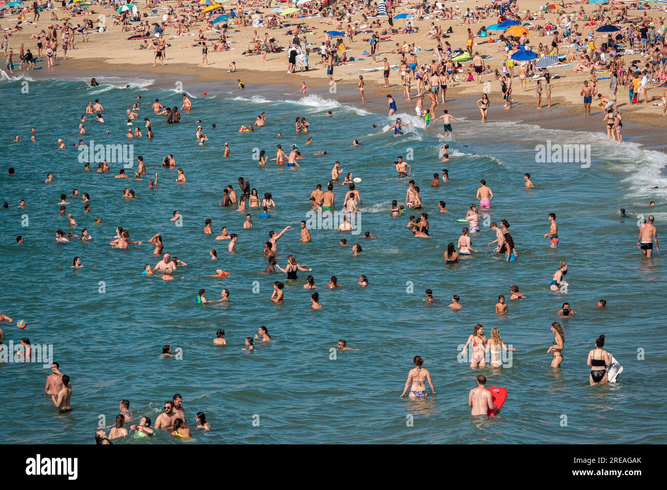 Strand von biarritz mit bikkni -Fotos und -Bildmaterial in hoher ...