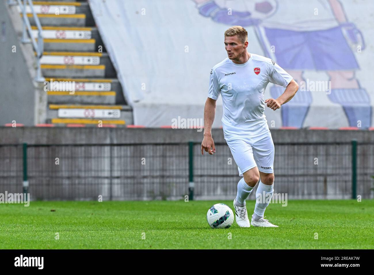 Mouscron, Belgien. 26. Juli 2023. Taylor Moore (26) vom FC Valenciennes ...