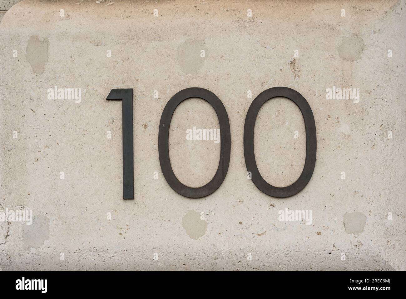 100 nummer -Fotos und -Bildmaterial in hoher Auflösung – Alamy