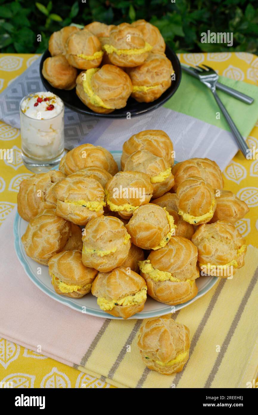 Schwäbische Küche, Mini-Creme-Puffs gefüllt mit Ziegencreme-Käse ...