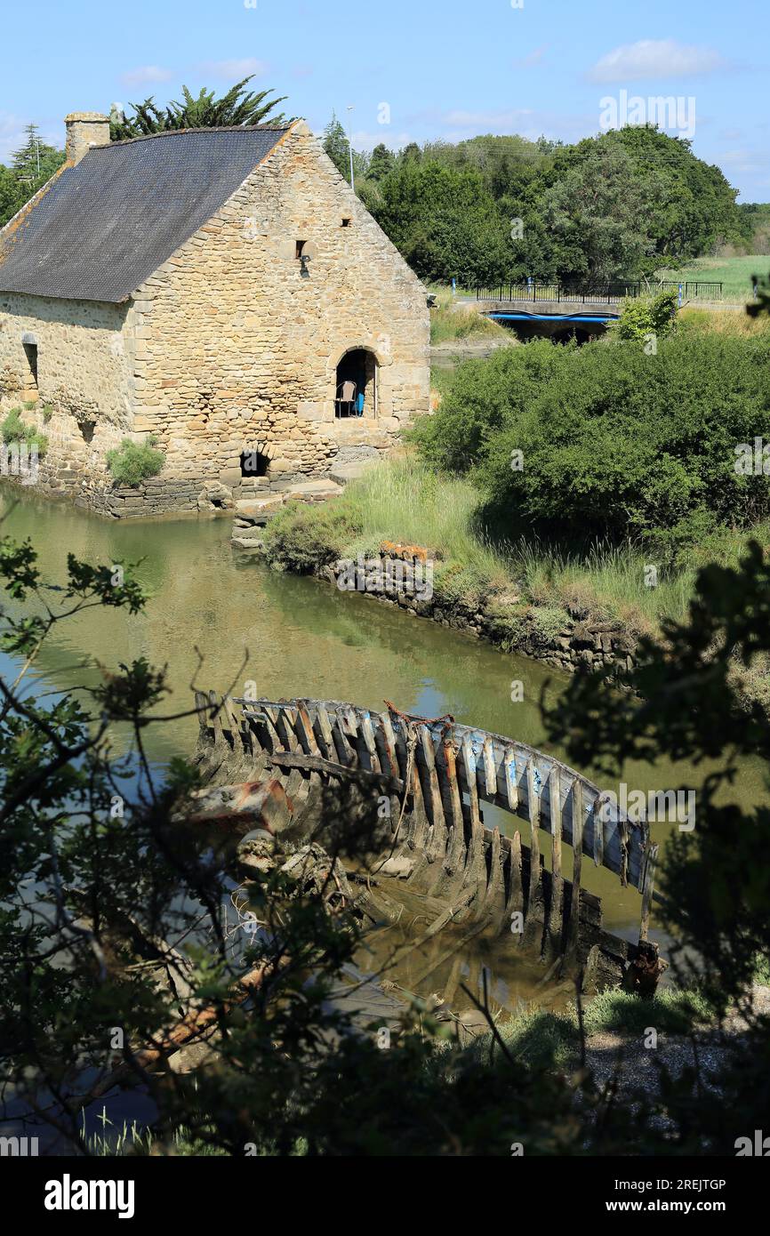 Blick auf Le Moulin de Pomper und Ruisseau du Pont de Lohac, vom ...