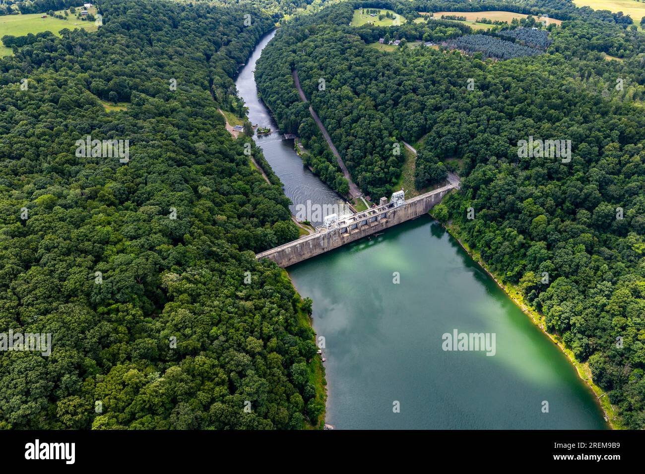 Das Foto oben zeigt den Mahoning Creek Lake Damm in Dayton ...