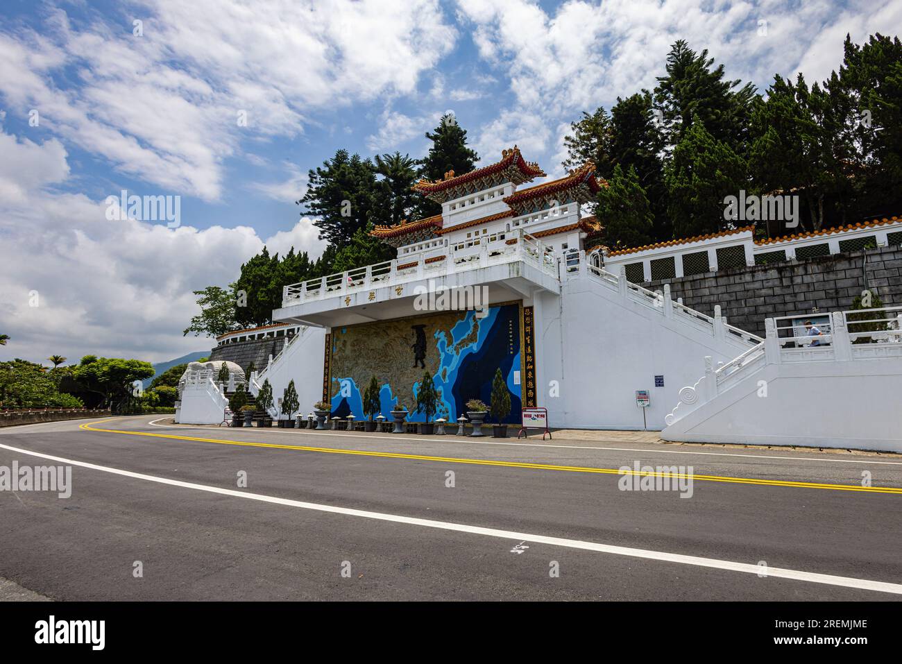 Sun Moon Lake, Taiwan - Mai 24,2023: Der bezaubernde Wenwu-Tempel am ...