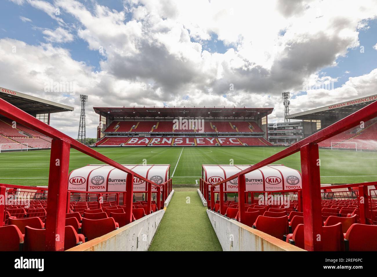 Ein allgemeiner Blick auf Oakwell während des Vorsaison Friendly Match ...
