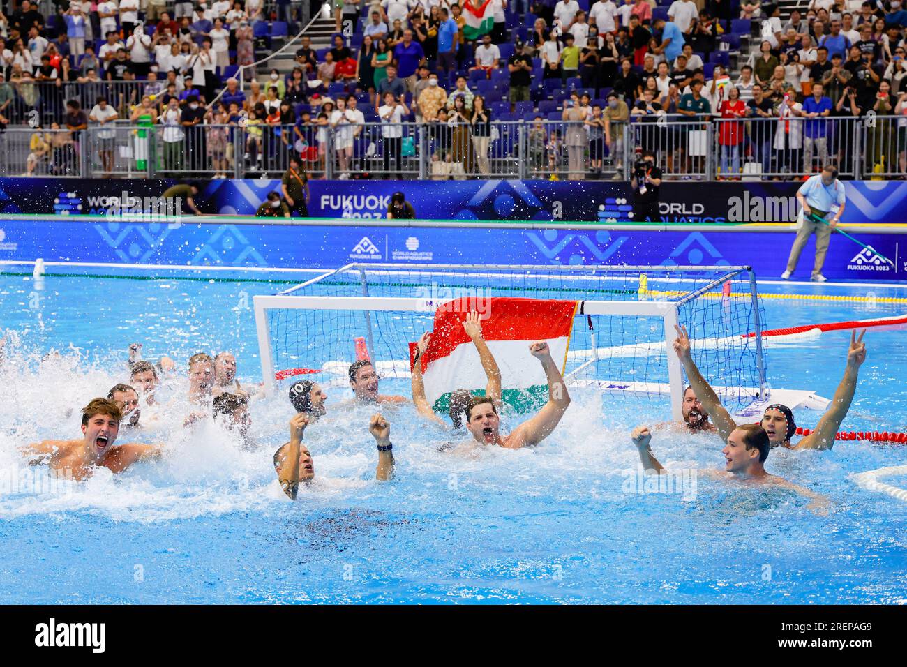 FUKUOKA, JAPAN - JULI 29: Marton Levai aus Ungarn, Daniel Angyal aus ...